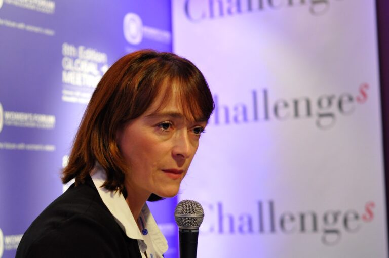 Delphine Ernotte dynamite le service public et affiche son camp ...